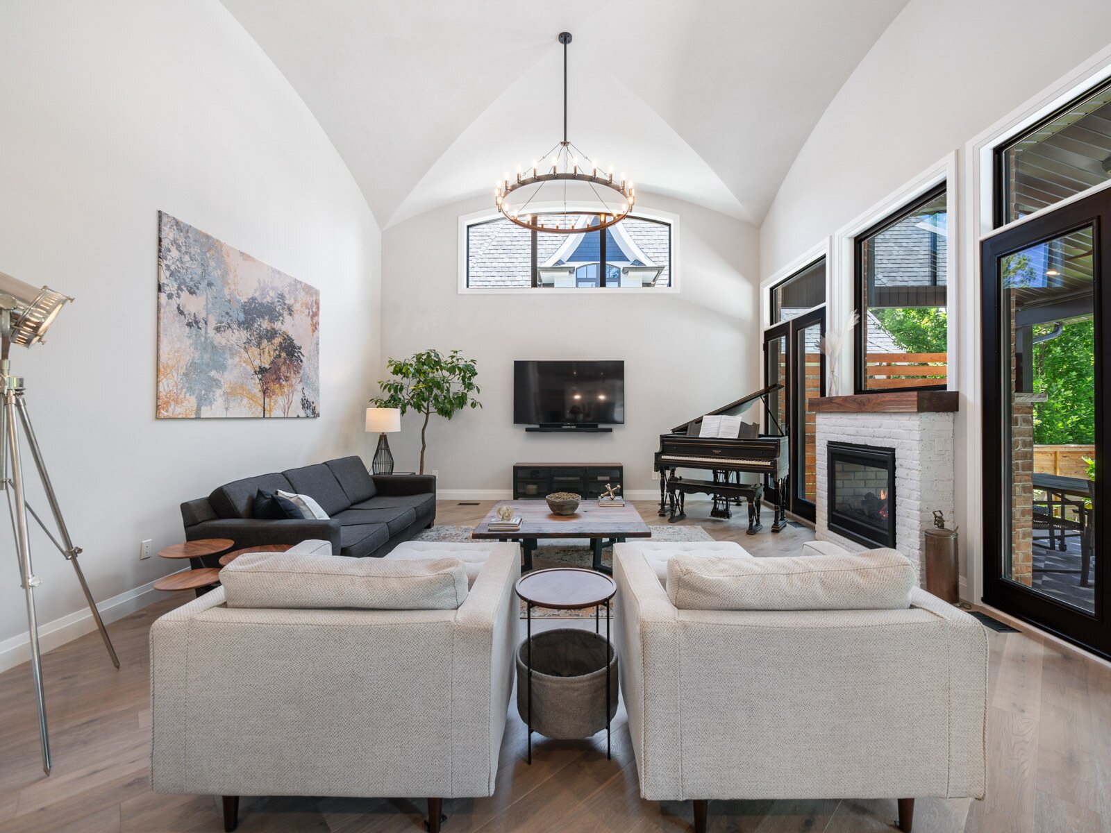 Photo 12 of 168 in Ancaster's Modern Marvel: A Luxurious Home with ...