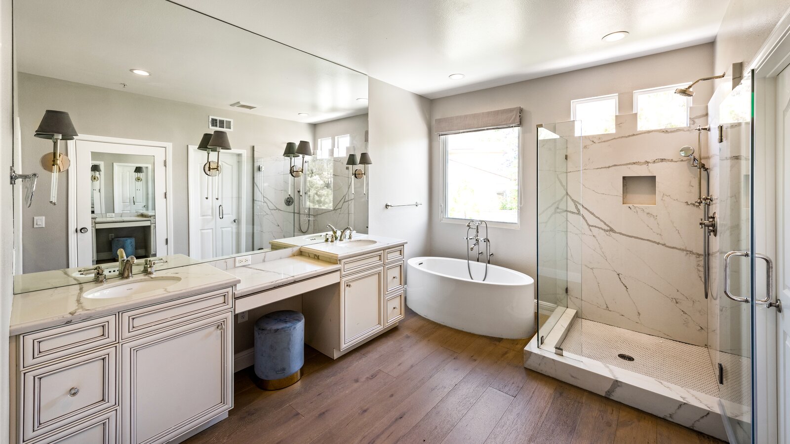 Photo 7 of 11 in Summit Pointe Estates' Crown Jewel by Luxury Homes ...