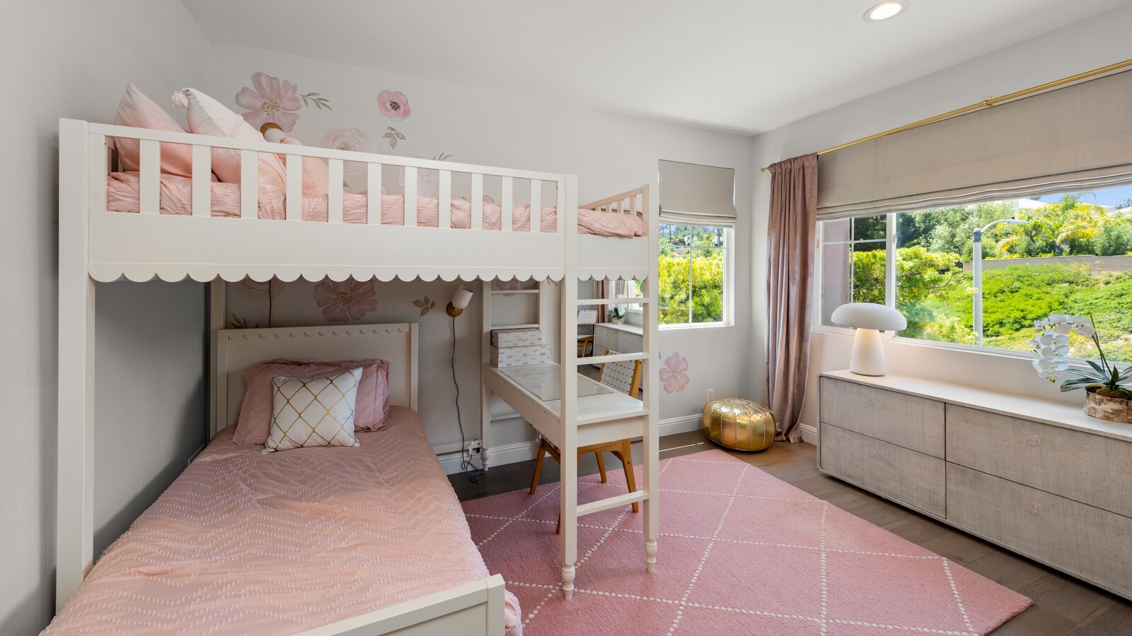 Photo 10 of 11 in Summit Pointe Estates' Crown Jewel by Luxury Homes ...