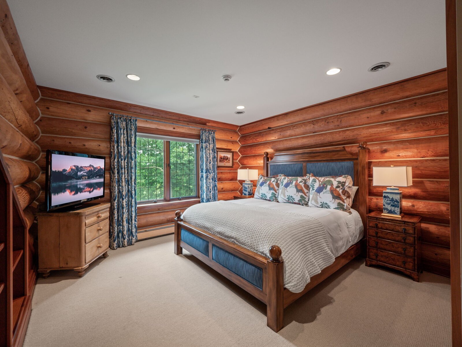 Photo 10 of 24 in Embracing Nature and Elegance in a Michigan Log Residence by Luxury Homes ...