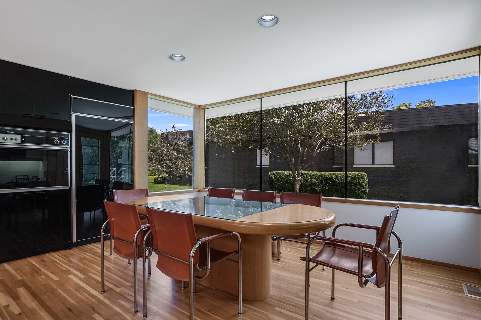 Photo 9 of 25 in Luxury Living in Michigan: Tobocman-Designed Ranch by ...