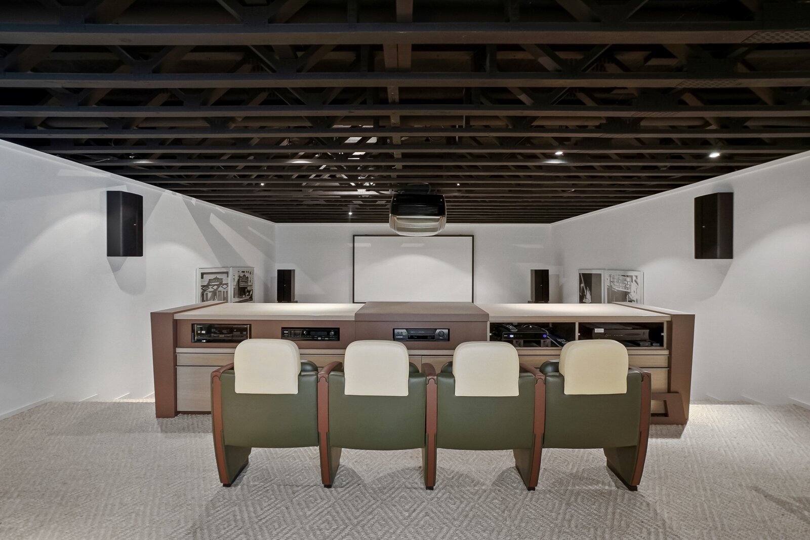 Photo 15 of 25 in Luxury Living in Michigan: Tobocman-Designed Ranch by ...