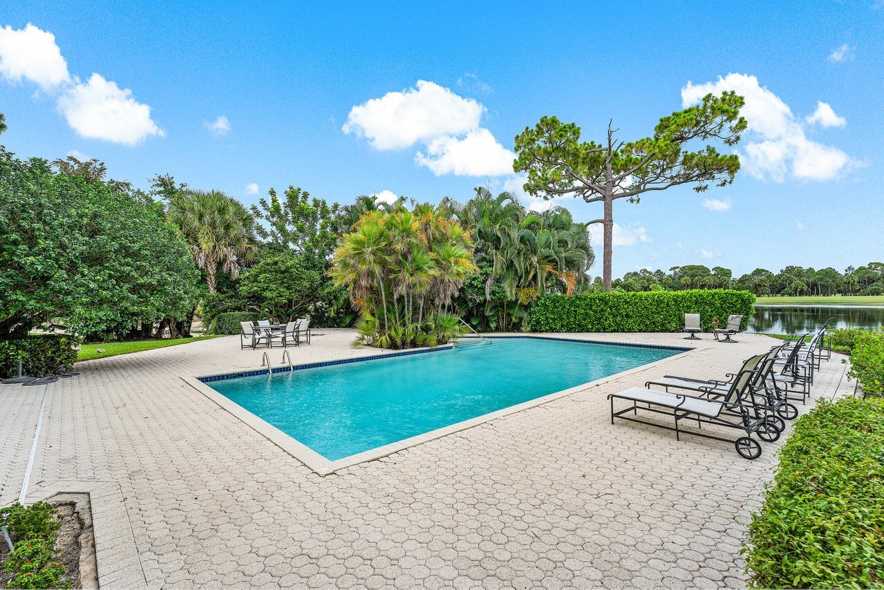 Photo 19 of 26 in A Premier Property at The Enclave in Palm Beach ...