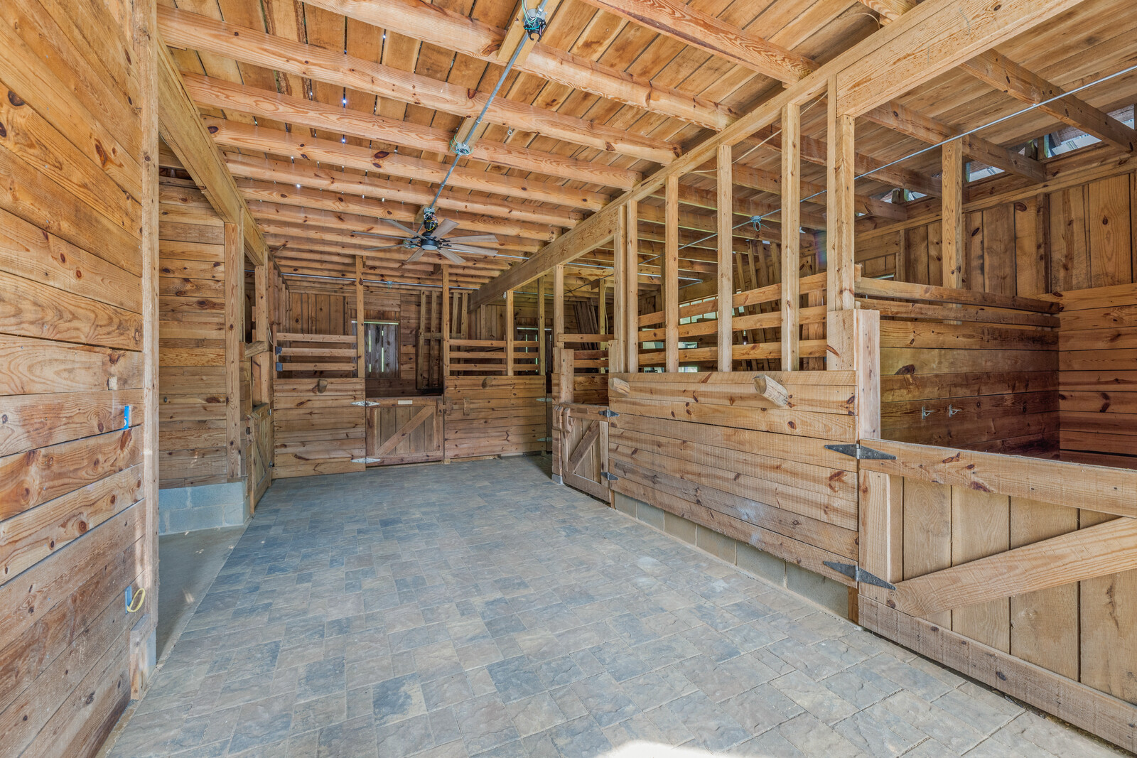 Photo 4 of 15 in Rustic Charm Meets Modern Luxury at this 10-Acre ...