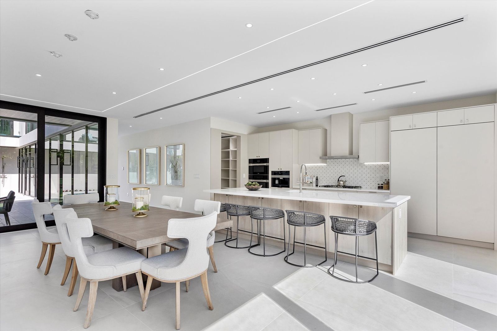 Photo 18 of 21 in Architectural Masterpiece in Rio Vista Redefines ...