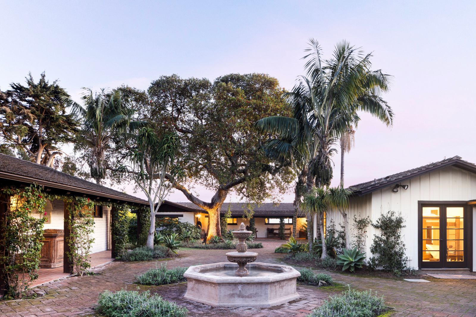 Photo 6 of 19 in Santa Barbara Luxury Redefined: A Hope Ranch Haven by ...