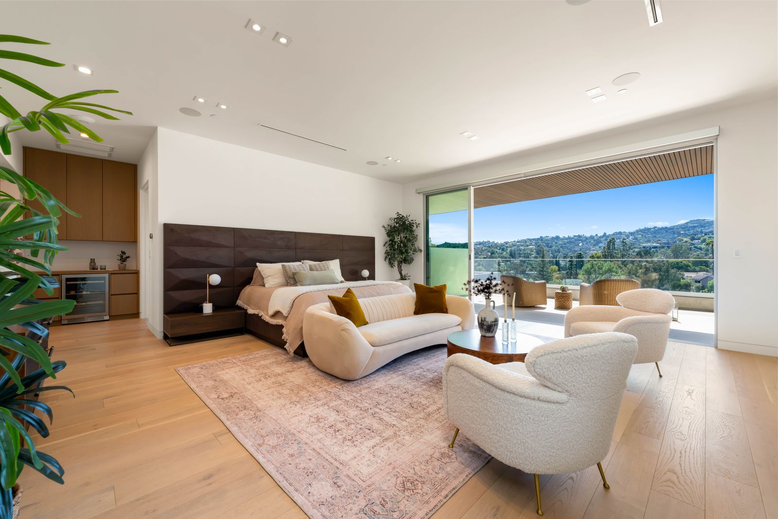 Photo 12 of 25 in Inside an Encino Estate Where Minimalism Gets a Warm ...