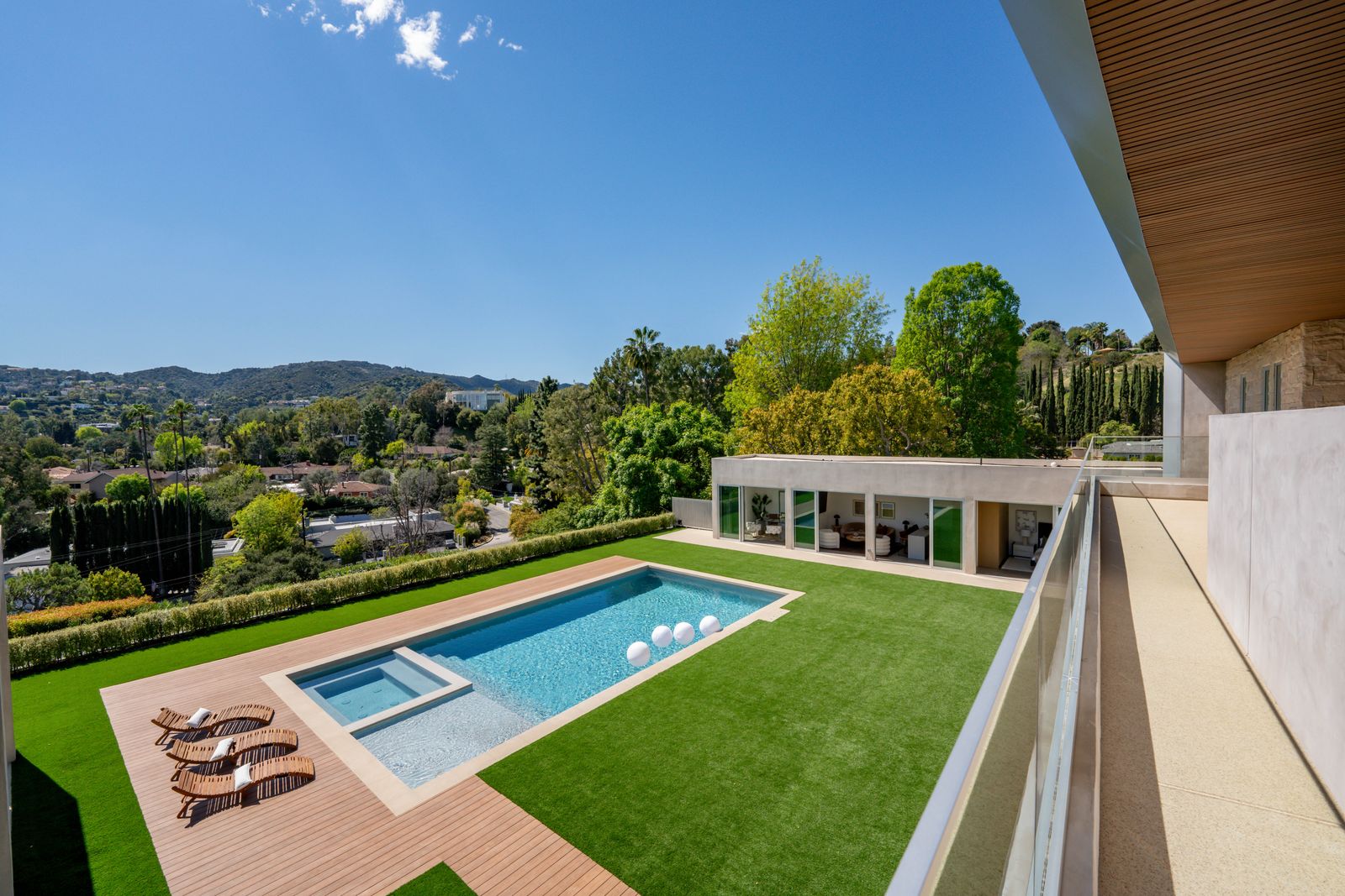 Photo 8 of 25 in Inside an Encino Estate Where Minimalism Gets a Warm ...