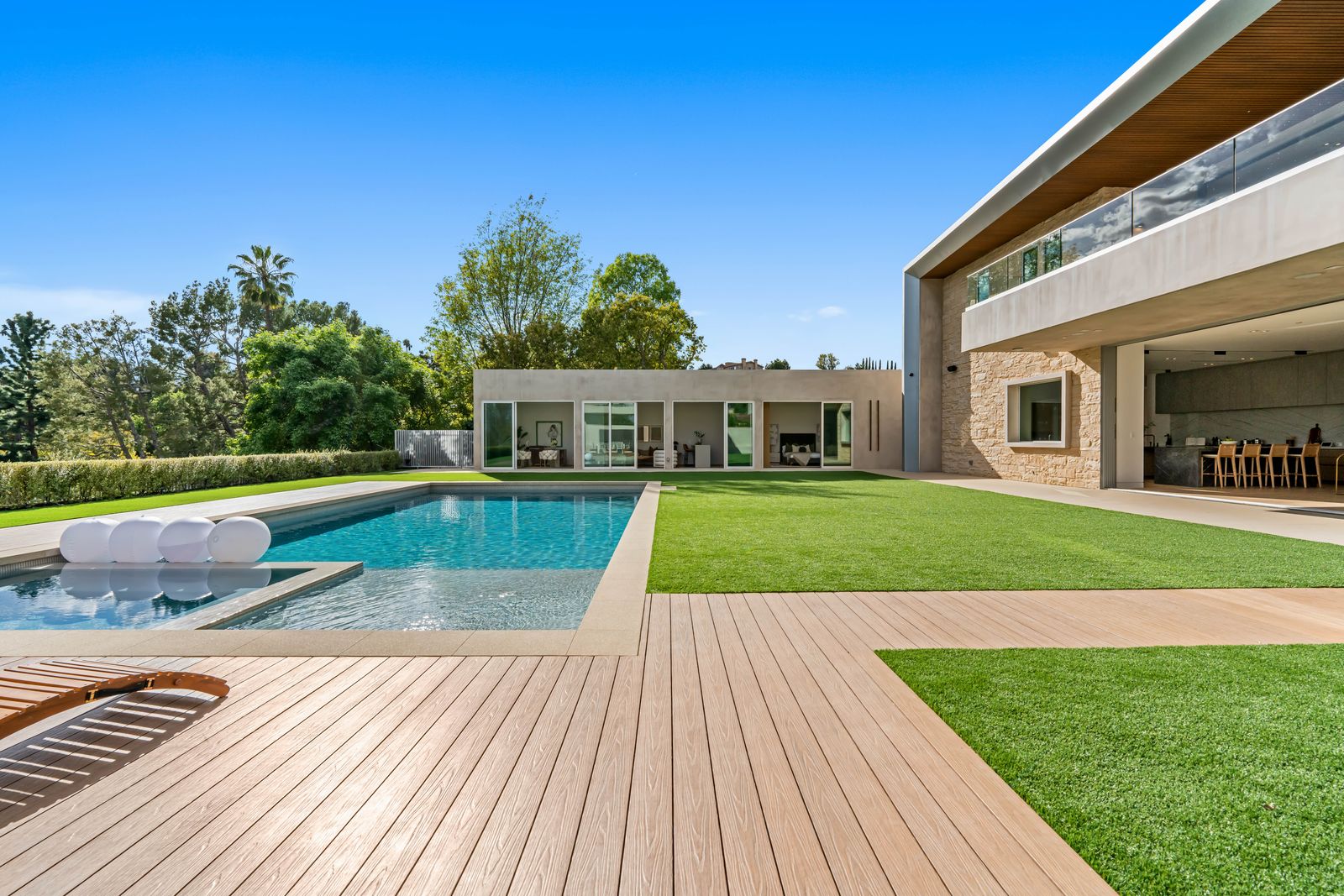 Photo 7 of 25 in Inside an Encino Estate Where Minimalism Gets a Warm ...