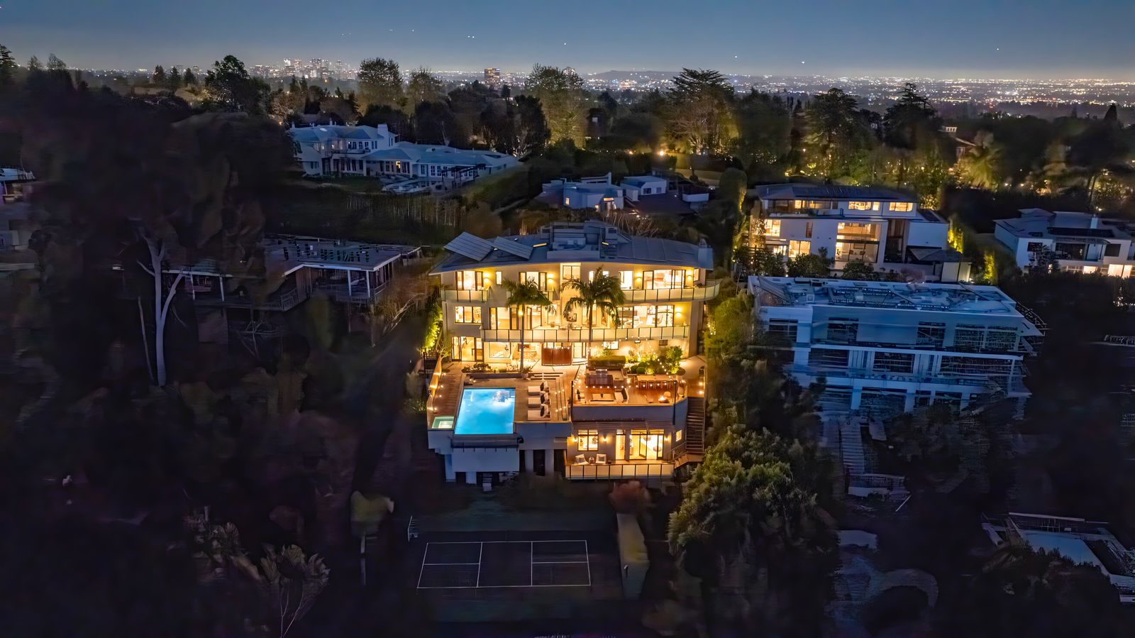 Photo 2 of 30 in An Elevated Retreat in L.A.’s Upper Riviera: Where ...