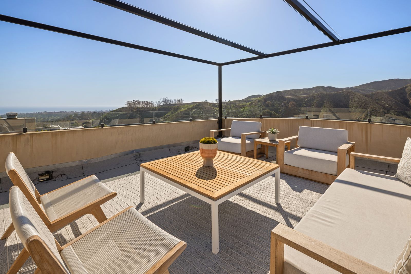 Photo 10 of 30 in An Elevated Retreat in L.A.’s Upper Riviera: Where ...