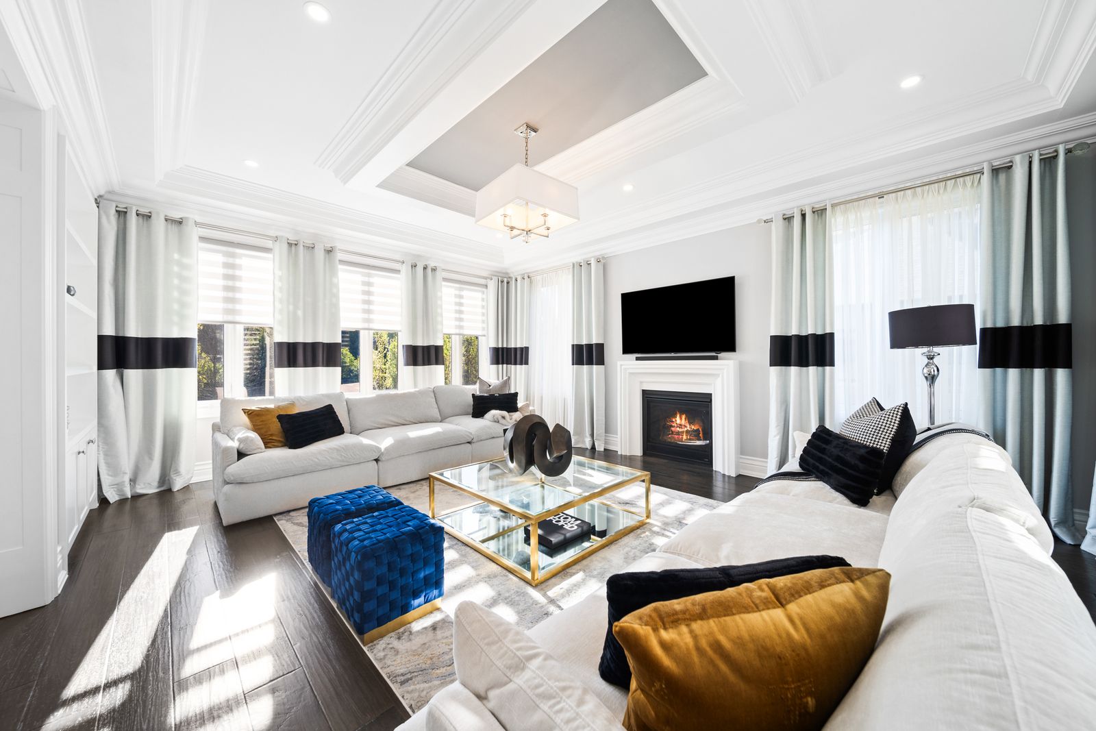 Photo 18 of 32 in Elegant Custom Estate with Resort-Style Outdoor ...