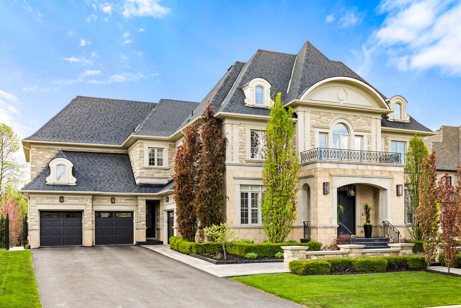 Photo 4 of 32 in Elegant Custom Estate with Resort-Style Outdoor Living ...