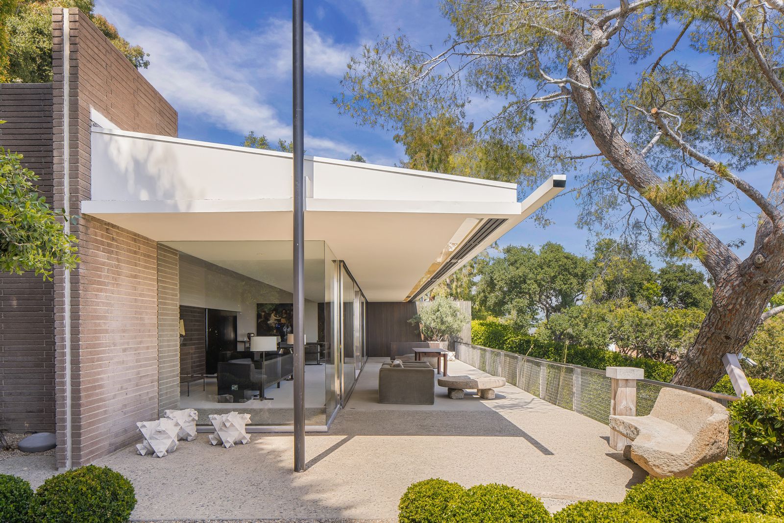 Photo 7 of 18 in The Brown House: A Neutra Icon Where Architecture and Living Align by Luxury ...