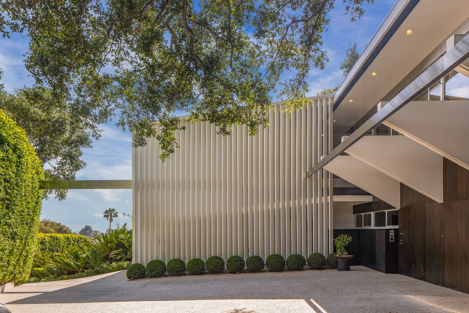 Photo 10 of 18 in The Brown House: A Neutra Icon Where Architecture and ...