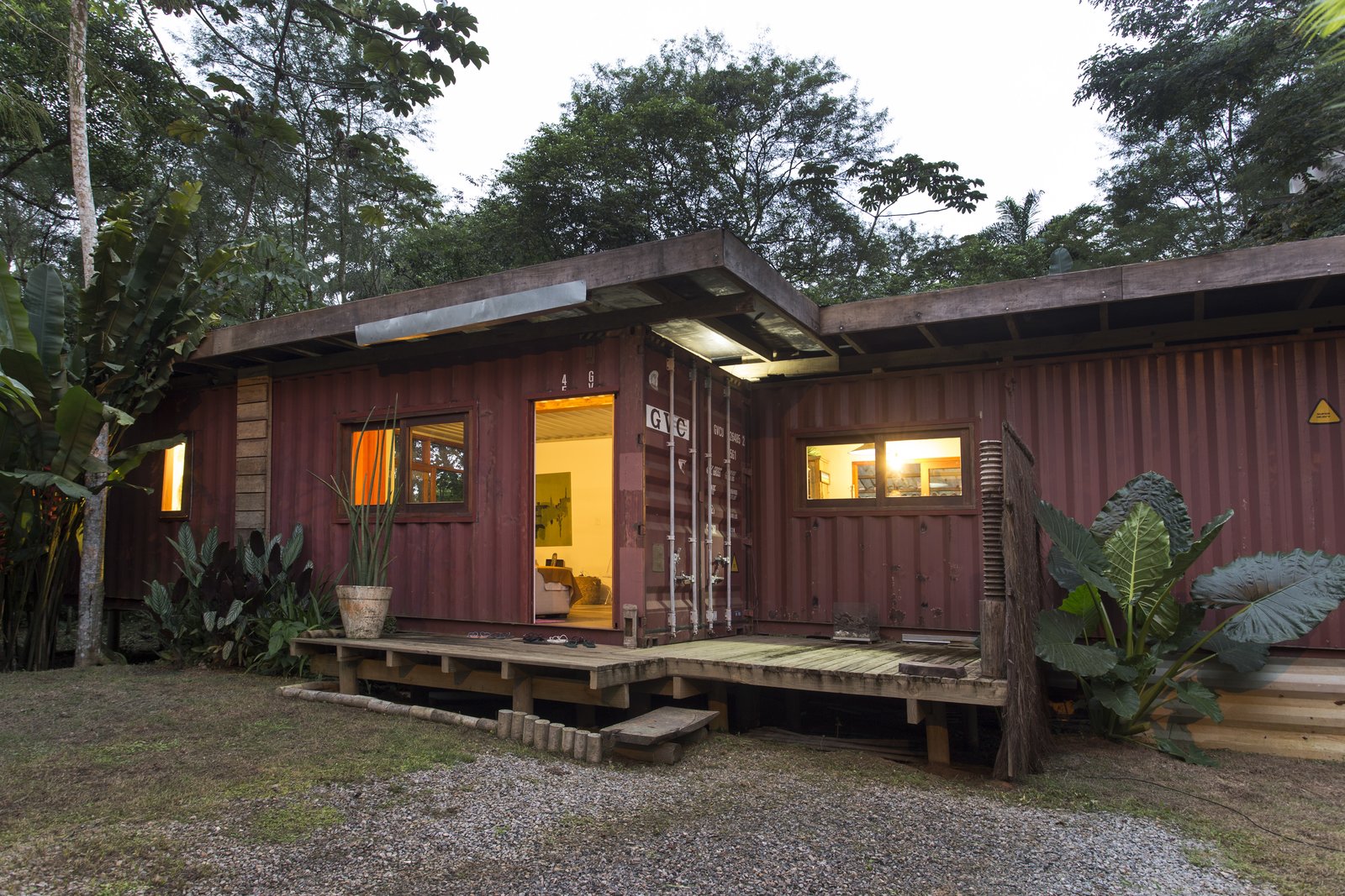 Ubatuba House (6 Photos) - Dwell