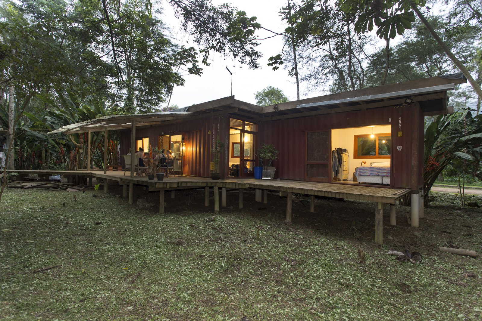 Photo 5 of 6 in Ubatuba House by Marcos Schneeberger Marques - Dwell
