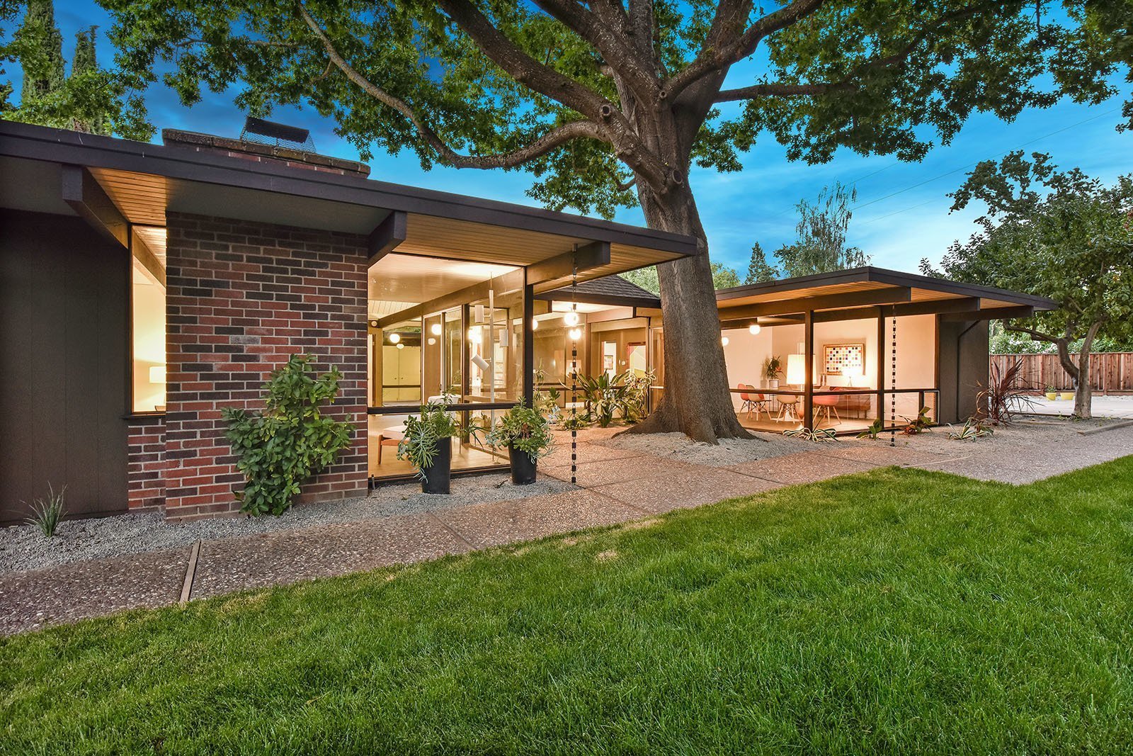 Photo 1 of 11 in 10 Timeless Midcentury-Modern Homes - Dwell