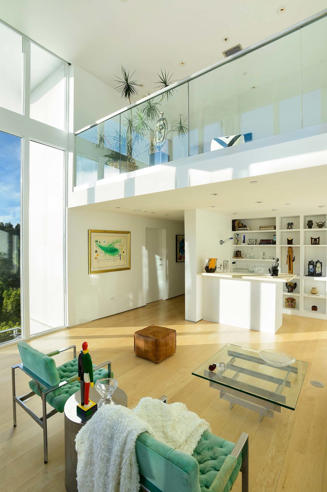 Photo 10 of 13 in Actor Brendan Fraser’s Former Beverly Hills Home Is ...