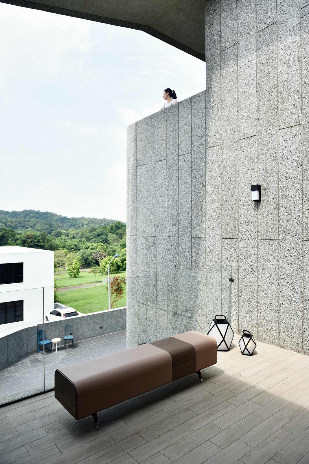 Photo 11 of 15 in A Serpentine Wall in This Taiwanese Home Divides ...