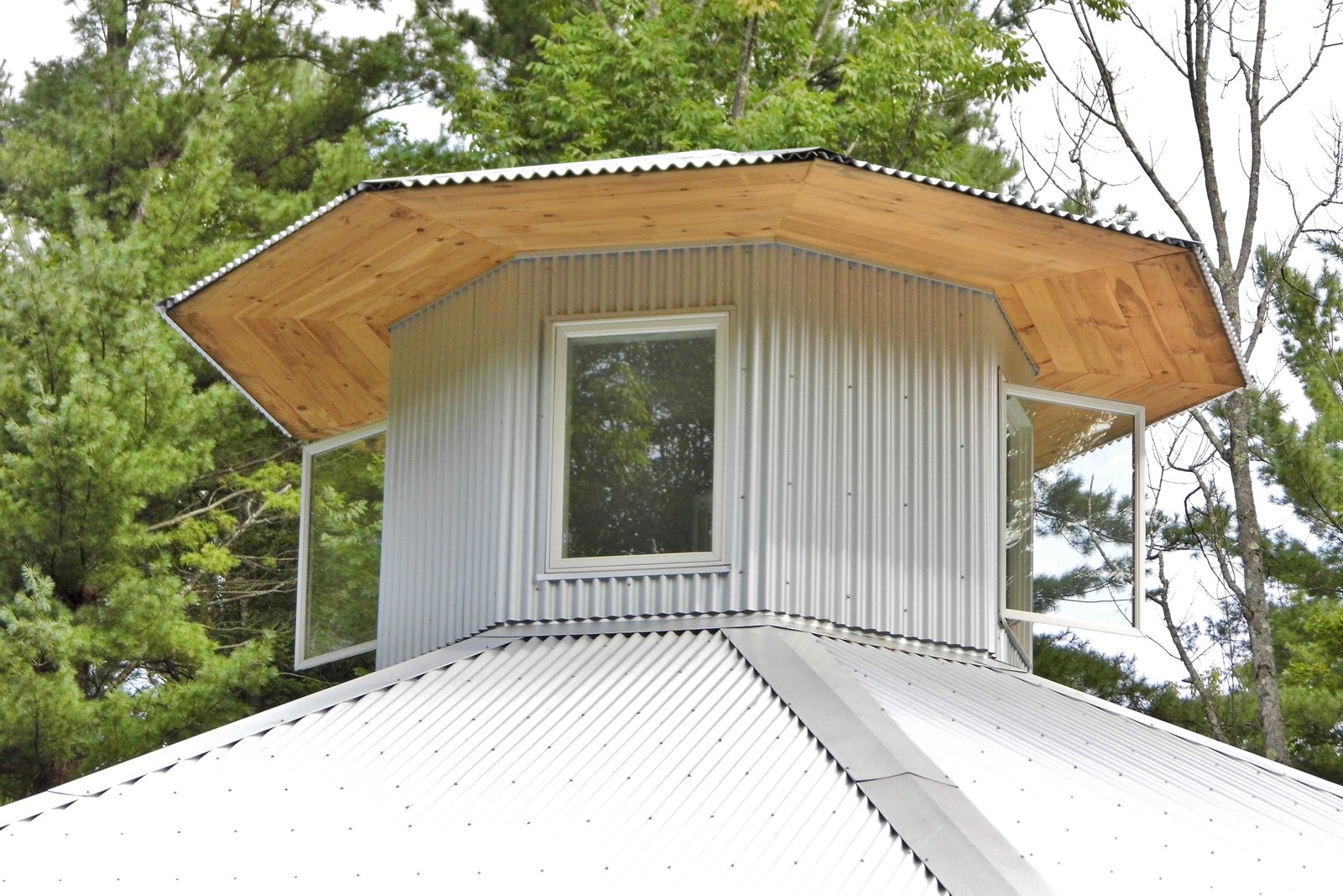 Photo 7 of 13 in A Modern Octagonal Barn House in Upstate New York Asks ...