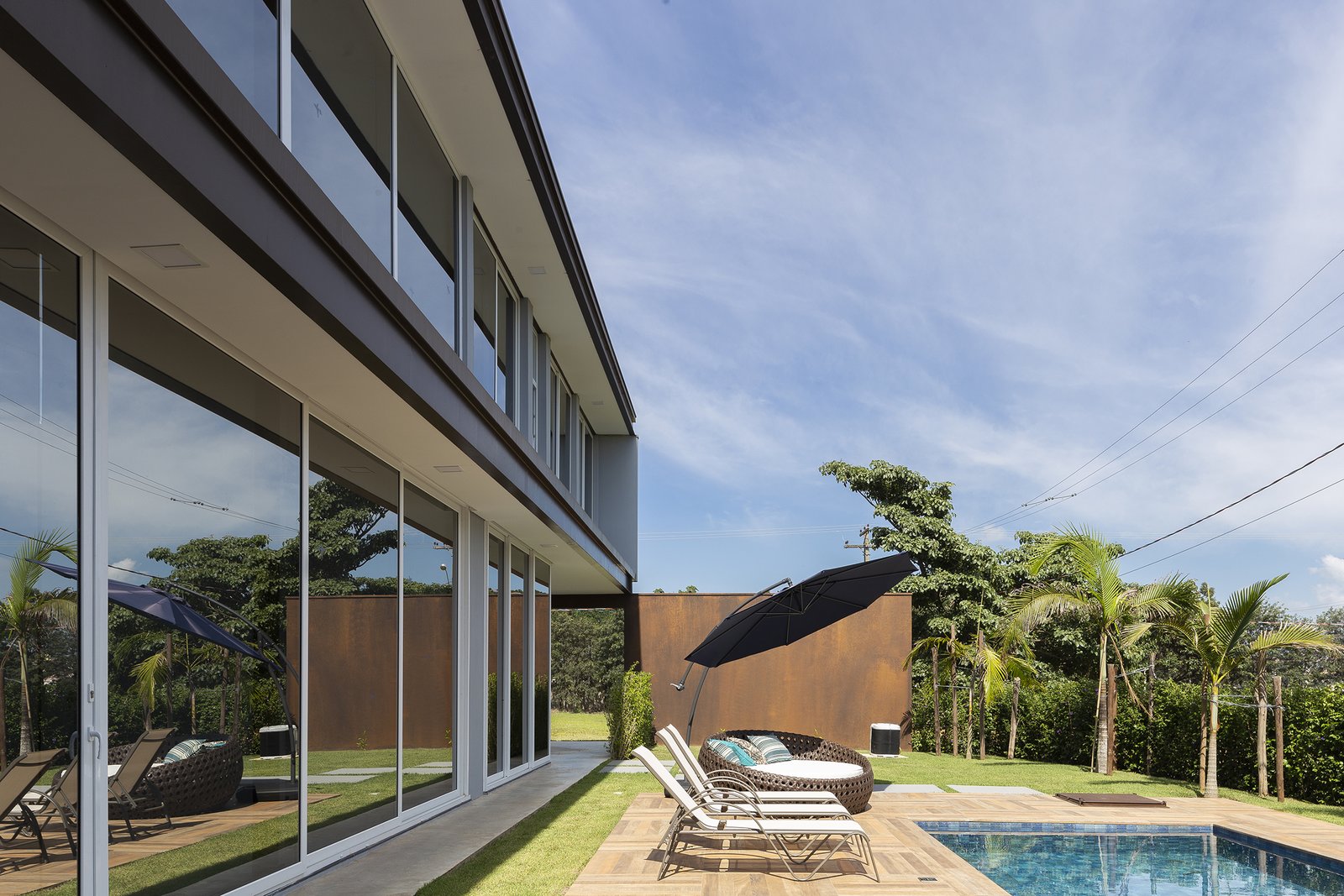 Photo 2 of 21 in BT House by Taguá Arquitetura+Design - Dwell