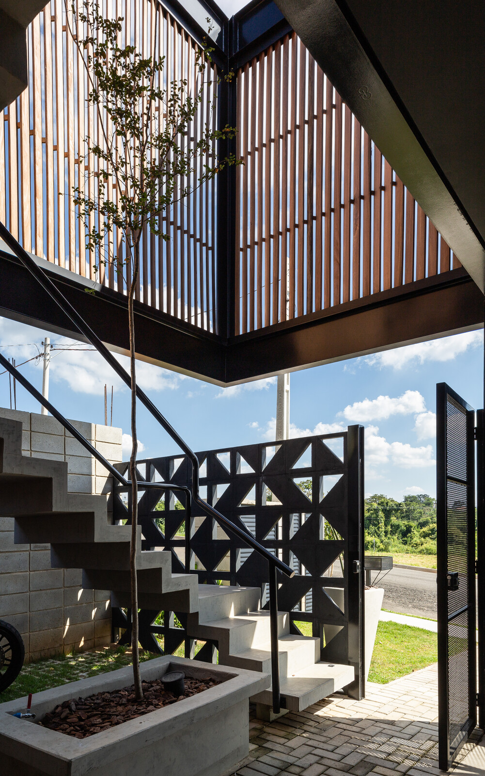 Photo 7 of 18 in Torto House by Taguá Arquitetura+Design - Dwell