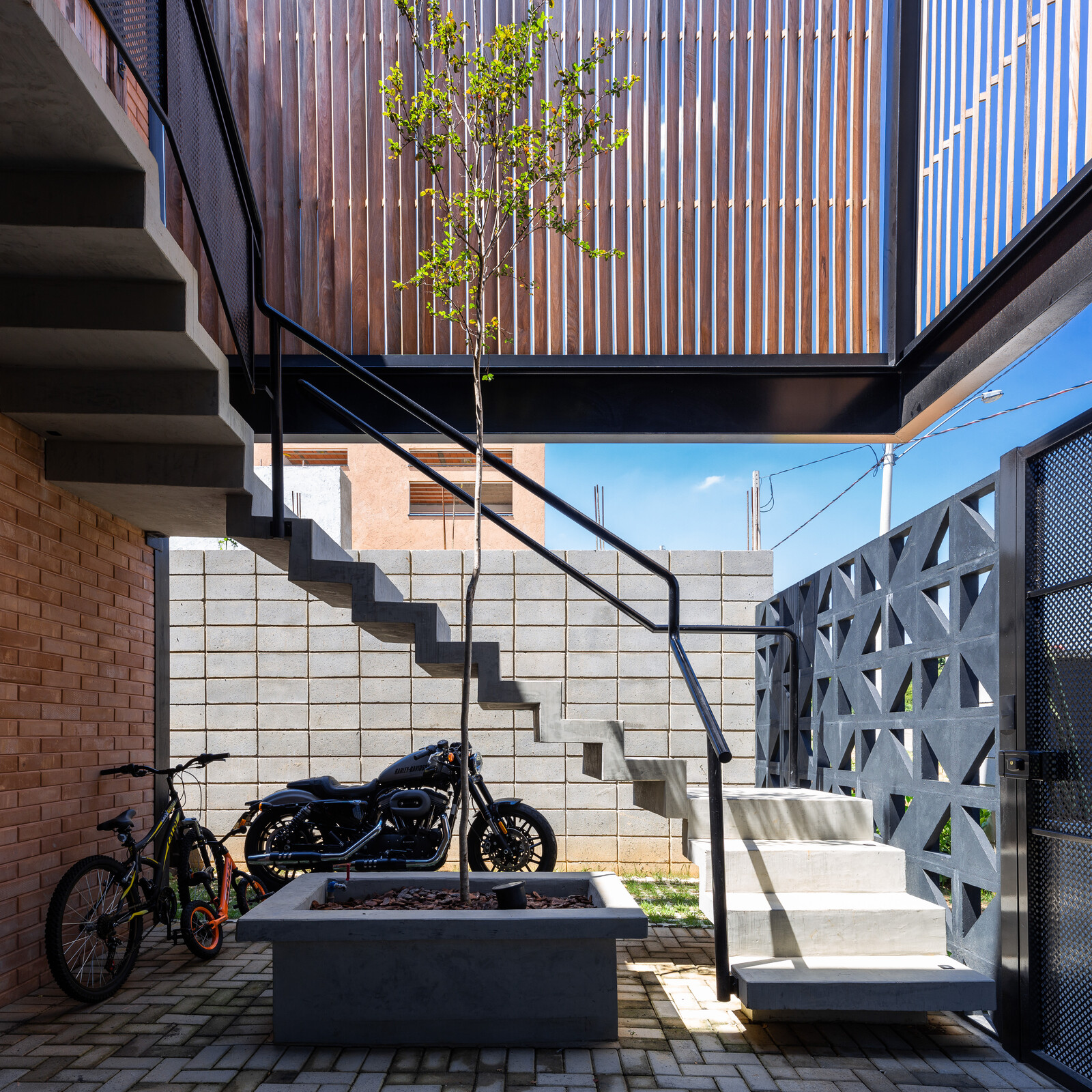 Photo 8 of 18 in Torto House by Taguá Arquitetura+Design - Dwell