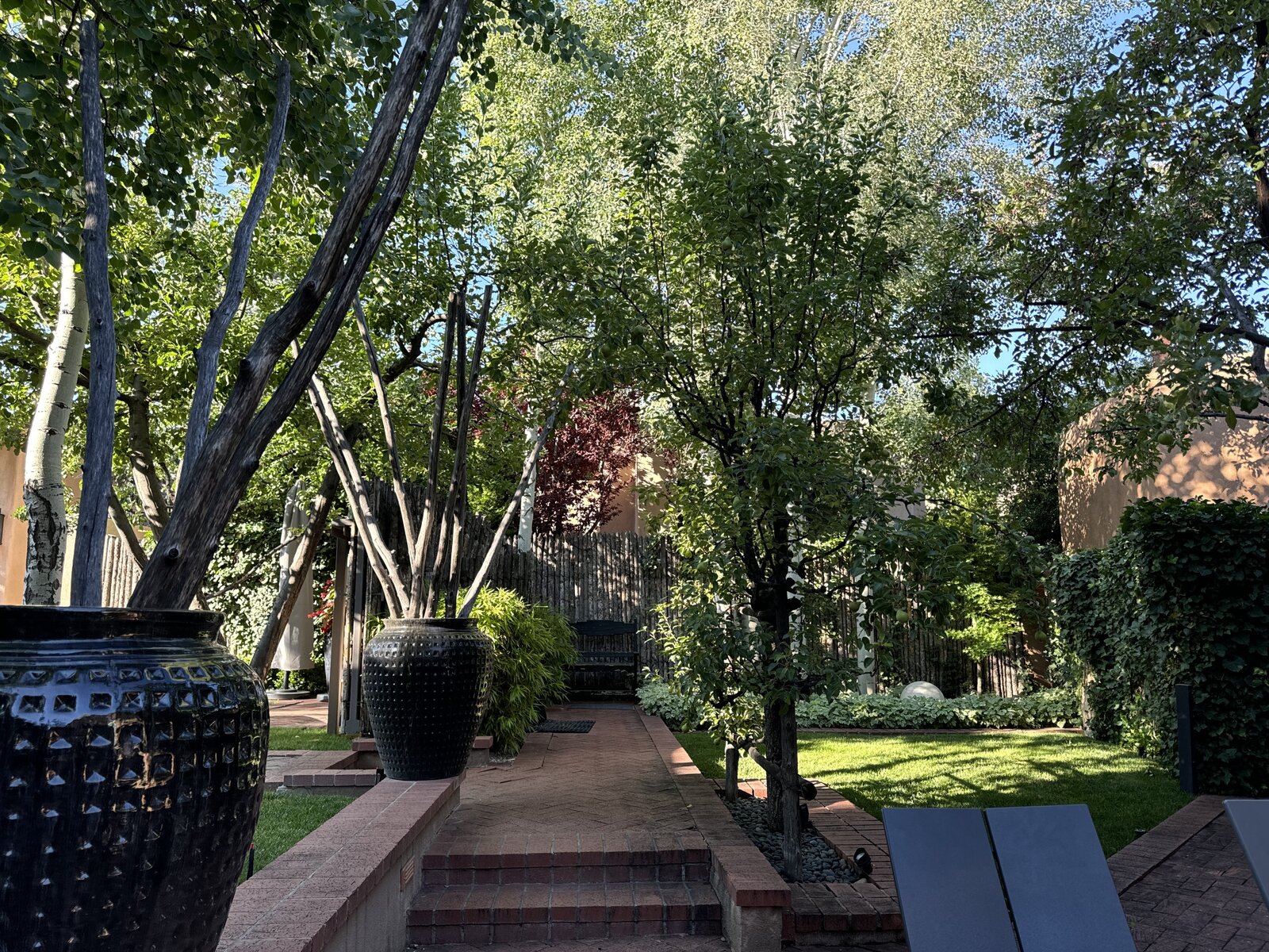 Photo 3 of 16 in Sterling Hamilton Residence by Robert Castle - Dwell