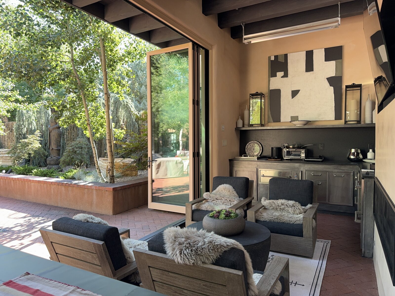 Photo 4 of 15 in Sterling Hamilton Residence by Robert Castle - Dwell