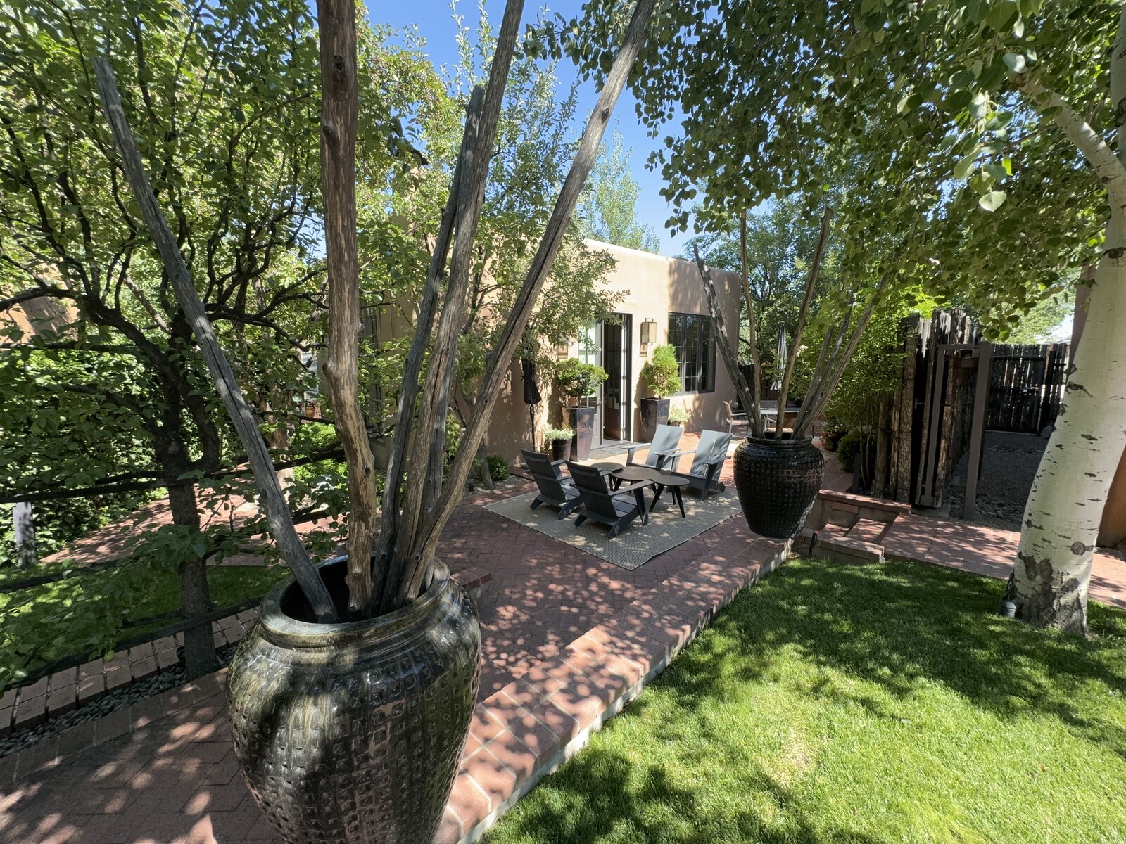 Photo 8 of 15 in Sterling Hamilton Residence by Robert Castle - Dwell