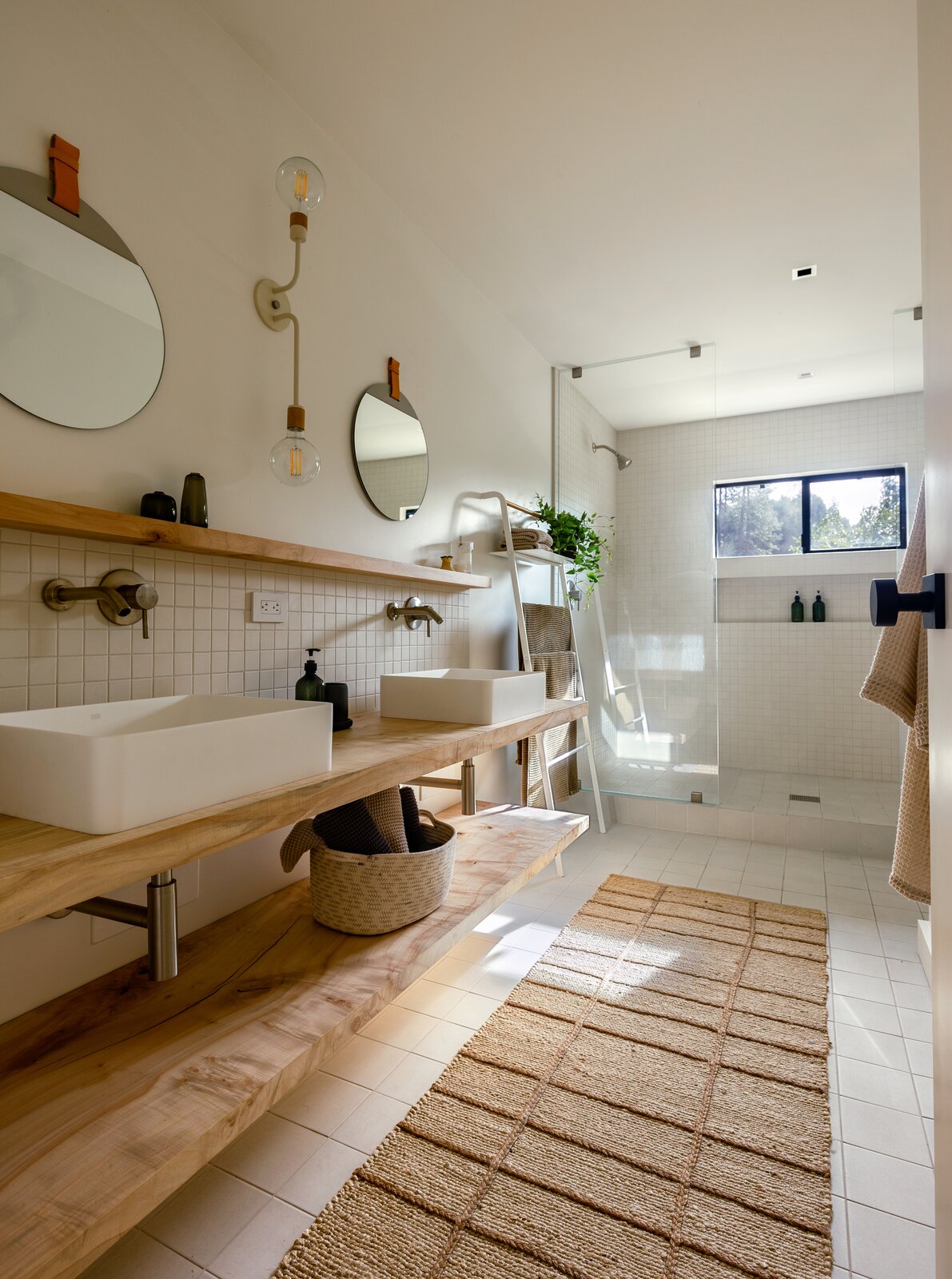 Photo 10 of 18 in Yosemite Waterfall House: The Observatory by Red Dot ...