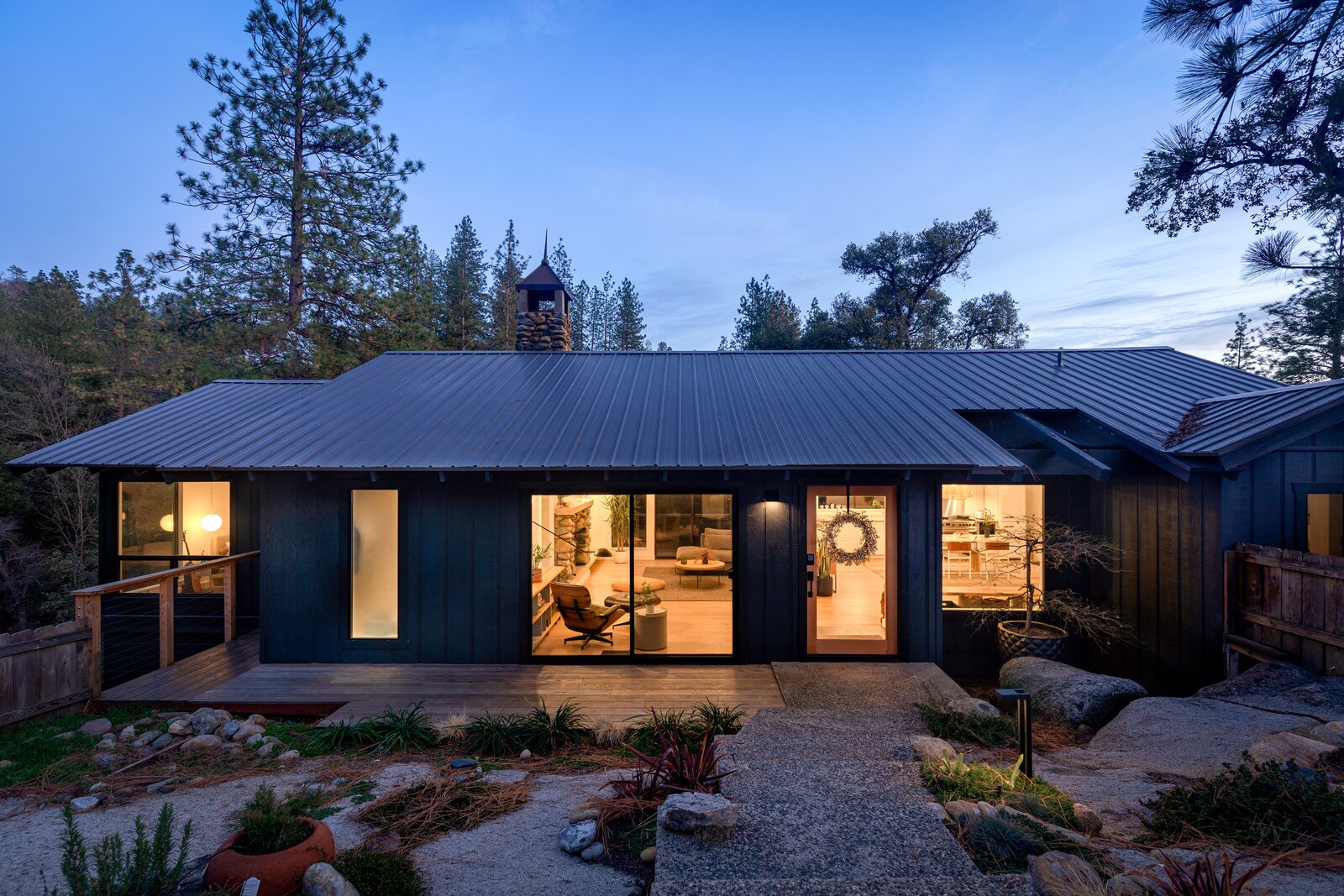 Photo 18 of 18 in Yosemite Waterfall House: The Observatory by Red Dot ...