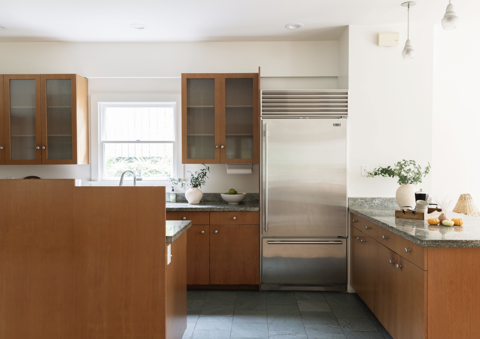 Photo 6 of 20 in The Venice Modern Craftsman by Scott Behrle - Dwell