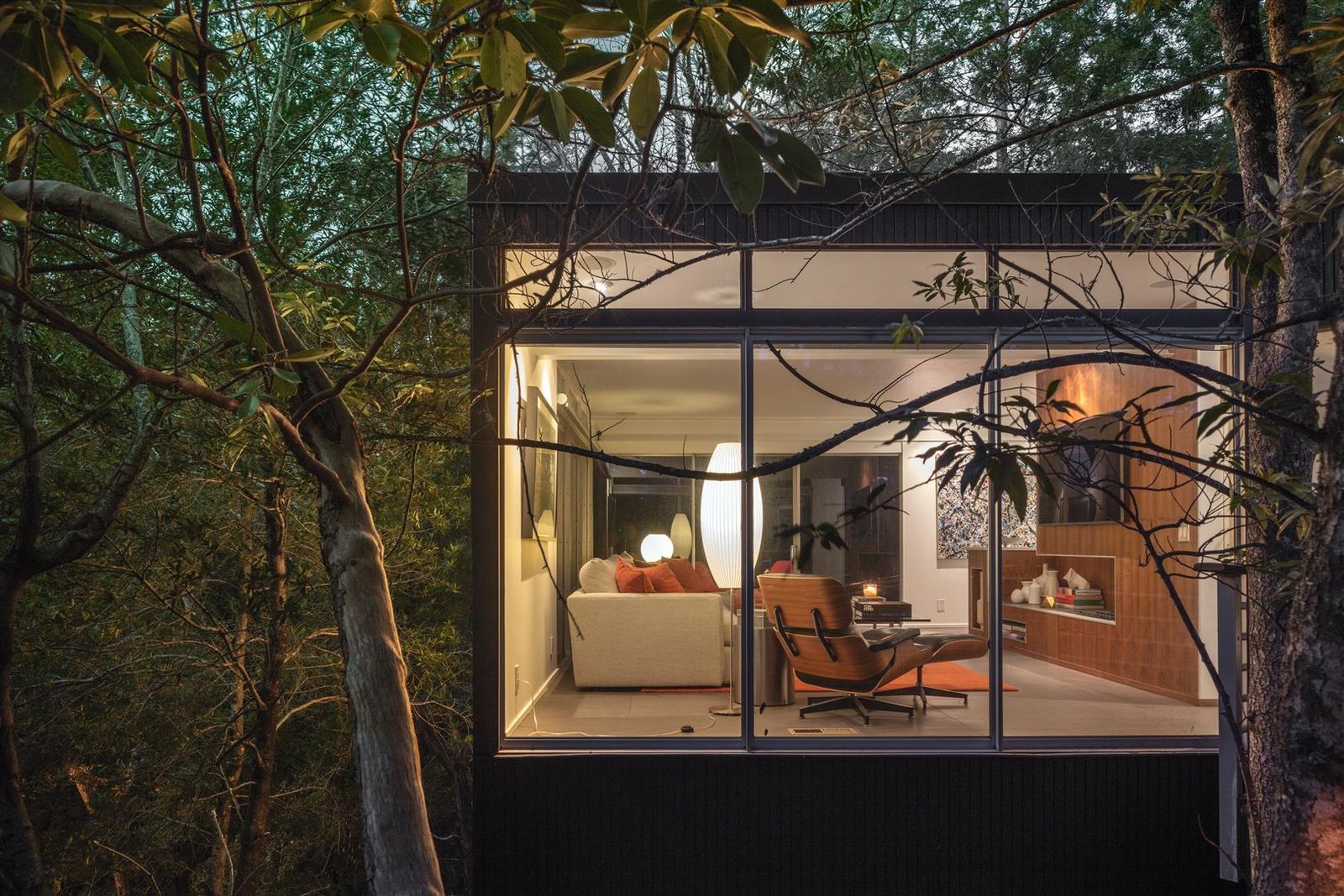 Photo 2 of 32 in The Fairfax Modern Glass Tree House for 935K by David ...