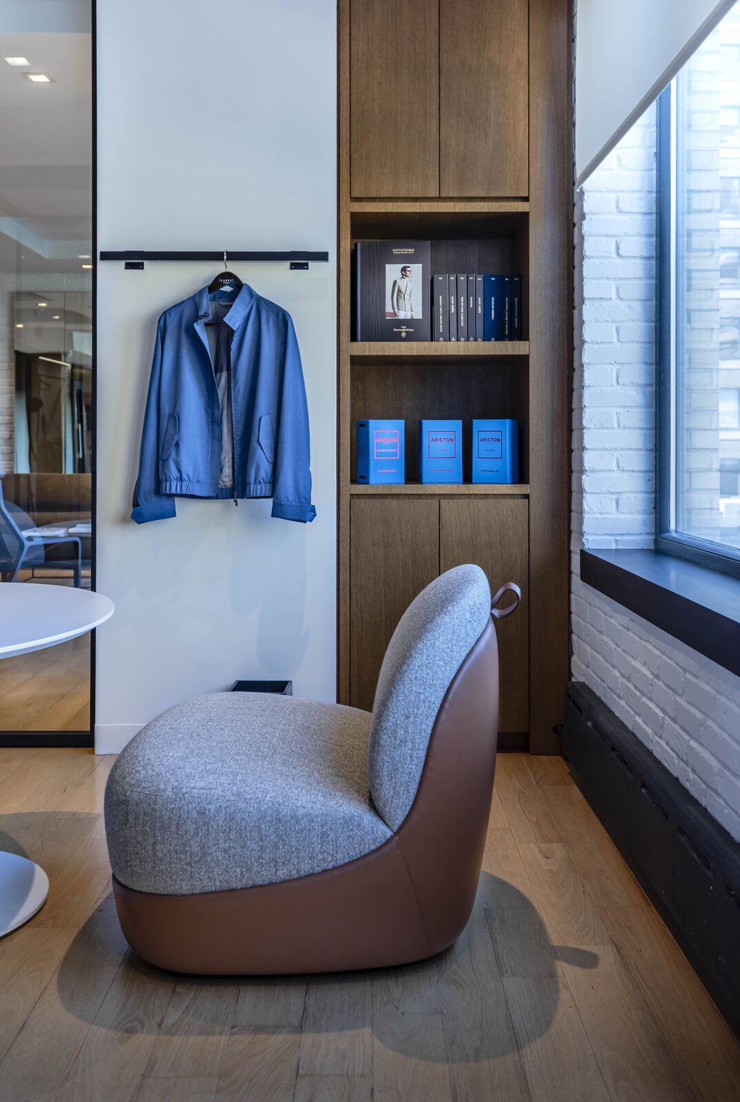 Photo 16 of 26 in Label Showroom by Mojo Stumer Associates - Dwell