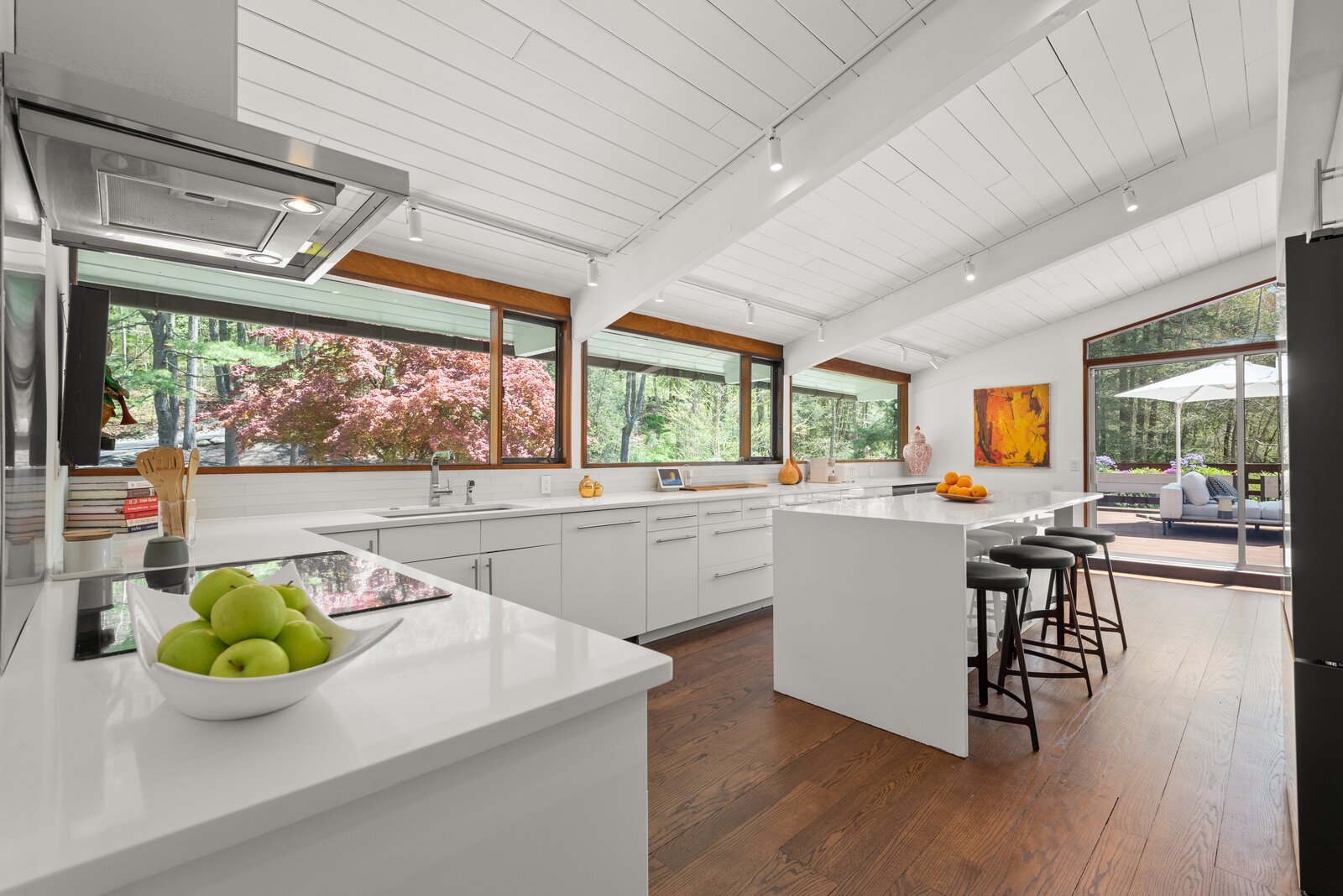 Photo 16 of 54 in Waterfront Mid-century Modern by Steve Mochel - Dwell