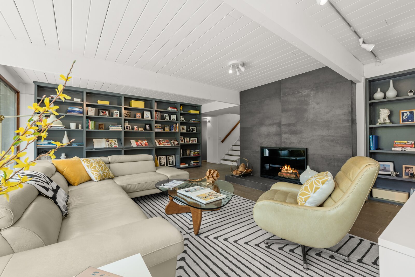 Photo 15 of 54 in Waterfront Mid-century Modern by Steve Mochel - Dwell