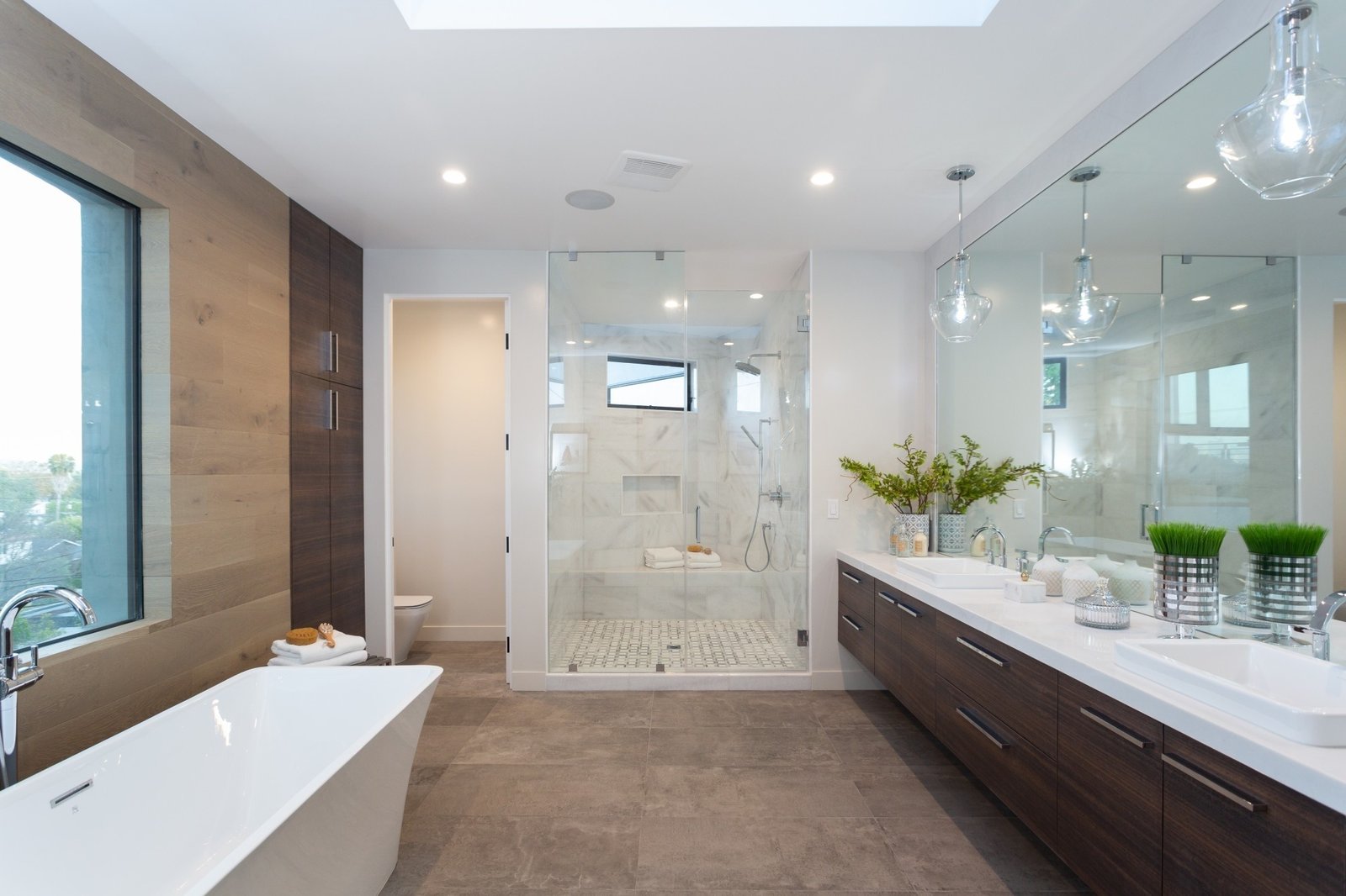 Photo 10 of 13 in Unique Architectural in Prestigious Neighborhood by Halton Pardee + Partners ...