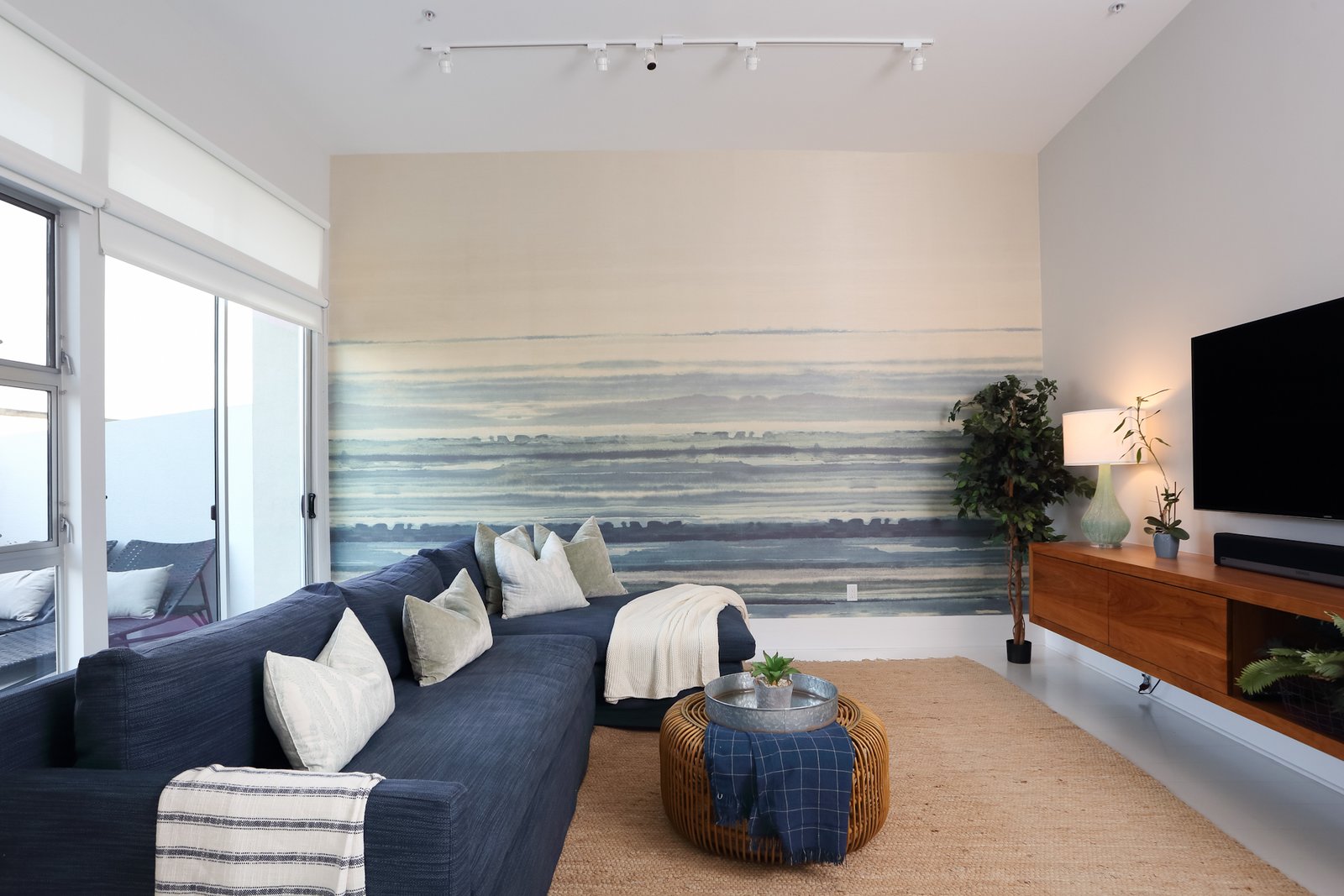 Photo 2 of 6 in Stunning Marina del Rey Penthouse by Halton Pardee + Partners - Dwell