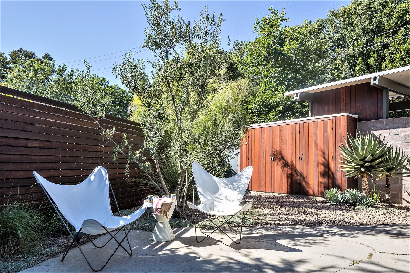 Photo 1 of 32 in A. Quincy Jones | The Richard & Helen Arens House ...