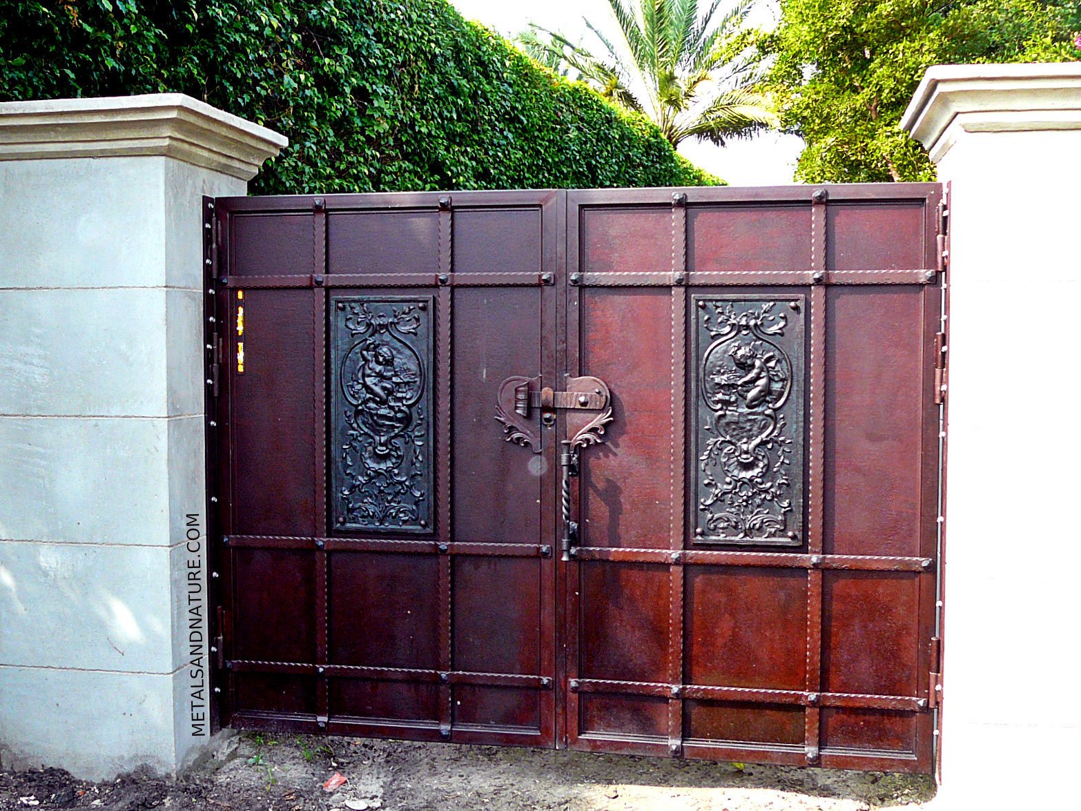 Photo 19 of 24 in Driveway & Estate Gates by Metals and Nature - Dwell
