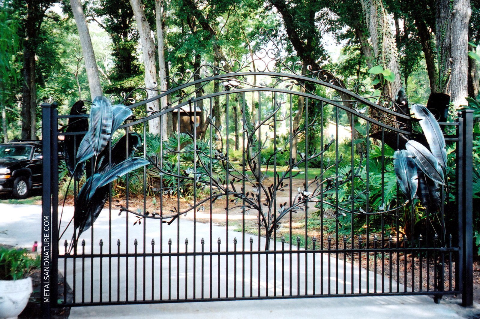 Photo 13 of 24 in Driveway & Estate Gates by Metals and Nature - Dwell