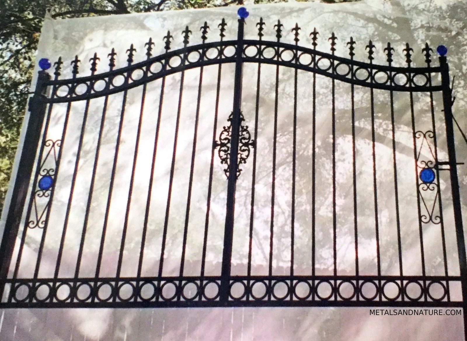 Photo 2 of 24 in Driveway & Estate Gates by Metals and Nature - Dwell