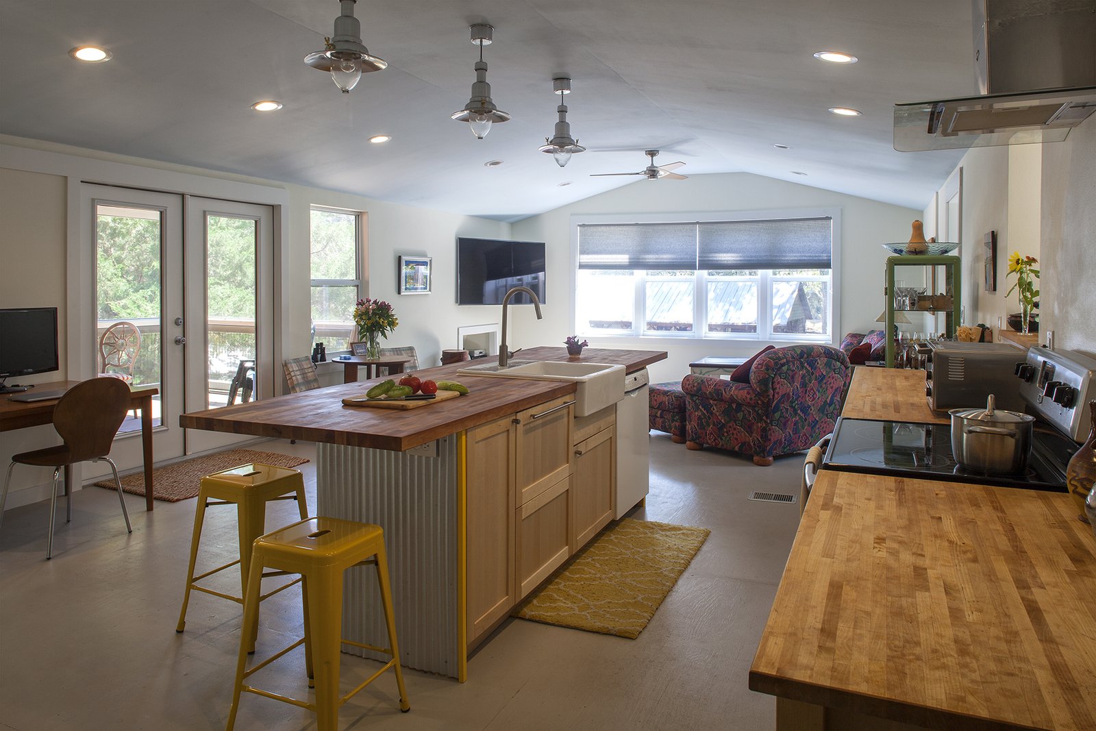 Photo 8 of 19 in Jolly Bay Addition by McWhorter Vallee Design Inc. - Dwell