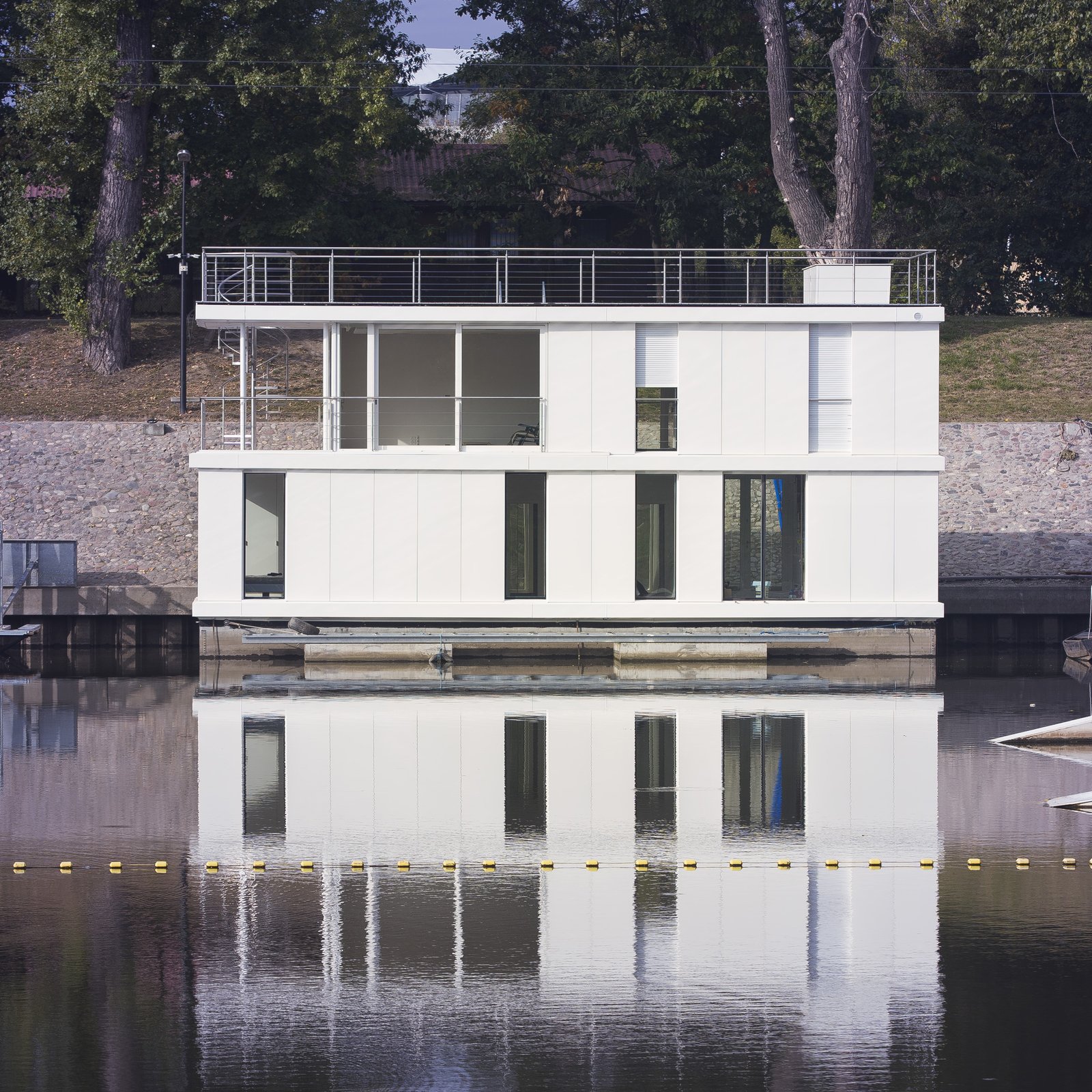 The Floating House (7 Photos) - Dwell