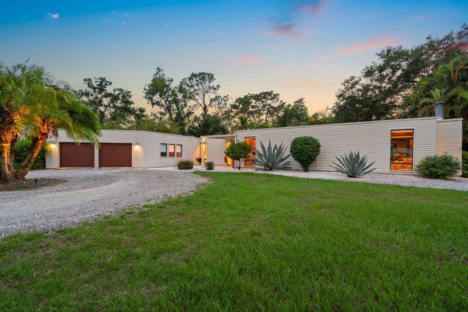 Photo 13 of 14 in Sarasota Mid-Century on One Acre by Martie Lieberman ...