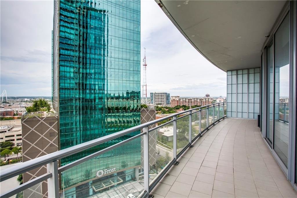 Photo 11 of 14 in Modern Dallas High-Rise by Highrises.com - Dwell