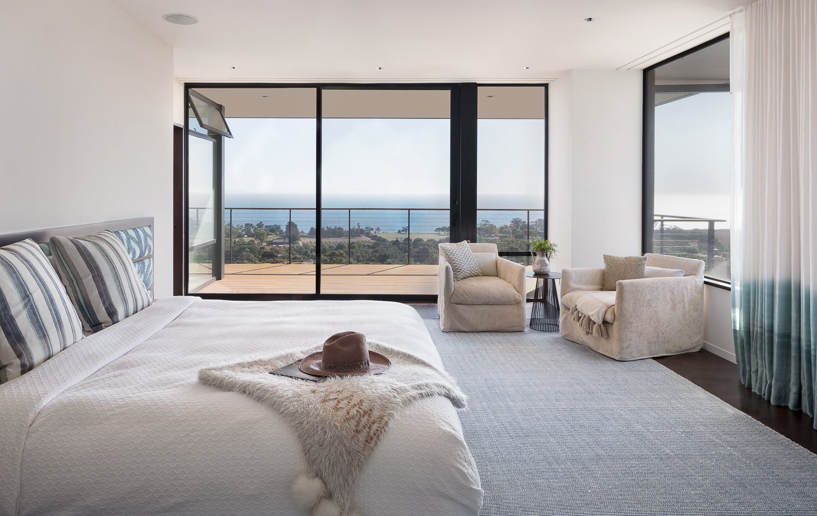 Photo 4 of 19 in Hope Ranch Residence by Blackbird Architects - Dwell