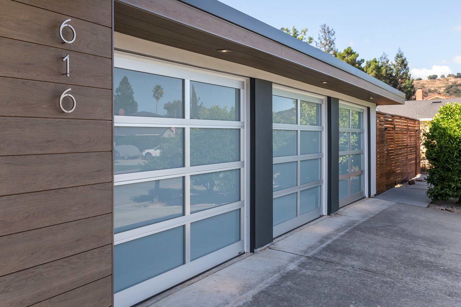 Photo 15 of 23 in Modern Curb Appeal by Case Design / Remodeling San ...